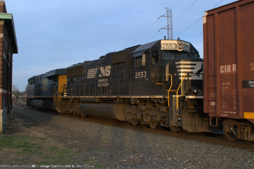 NS SD70 2553 as the trailing unit on Q418-19